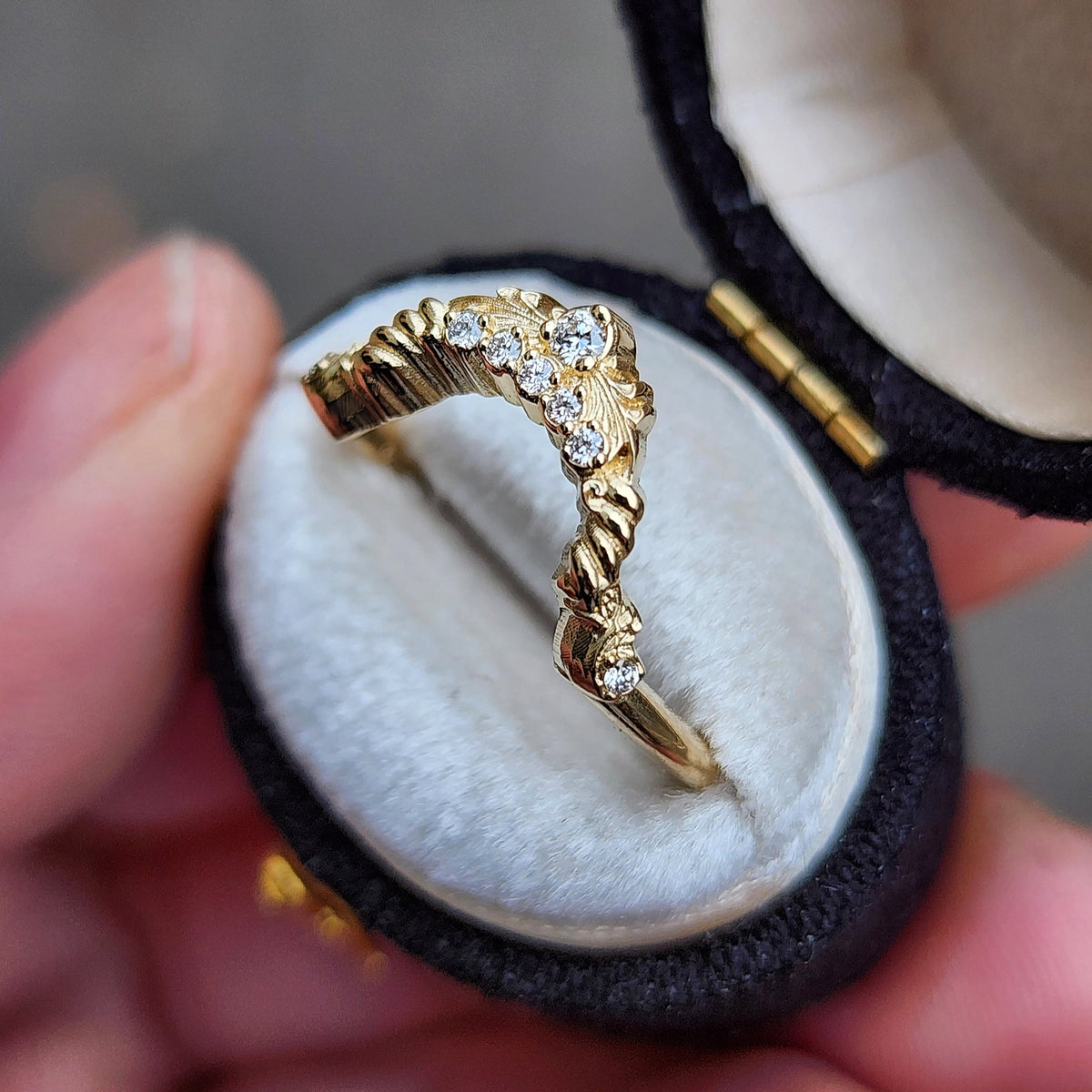 Diamond Swing Ring set with Black or White Diamonds - Detailed Gold Sc ...